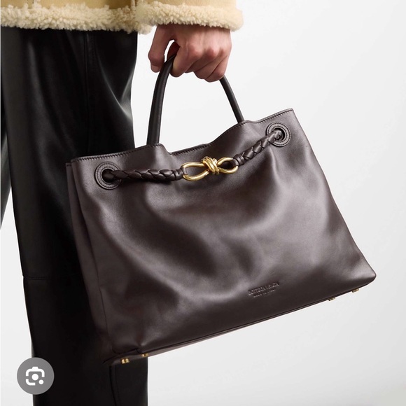 Bottega Veneta | Bags | Bottega Veneta Andiamo Medium Leather Tote ...
